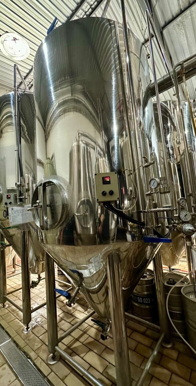 02 TANQUES FERMENTADORES DE 2.000 LITROS - EISENTEC - Gravity Comercial